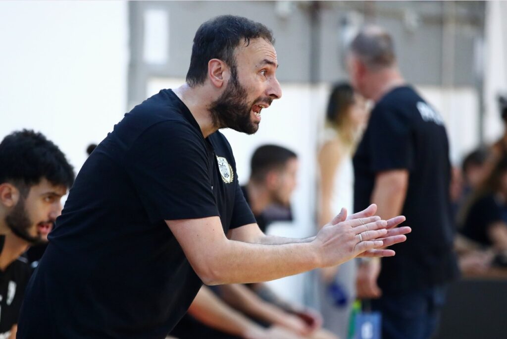 ΜΠΑΜΠΗΣ ΑΝΑΝΙΑΔΗΣ: ΚΑΘΕ ΑΡΧΗ ΚΡΥΒΕΙ ΙΔΙΑΙΤΕΡΟΤΗΤΕΣ – Palmare